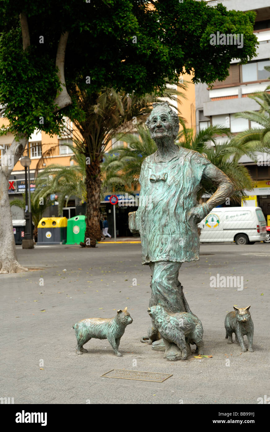 La statue de Lolita Pluma dans le parc de Santa Catalina, Las Palmas ...