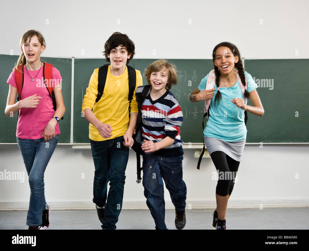 élèves salle de classe Banque de photographies et d’images à haute ...