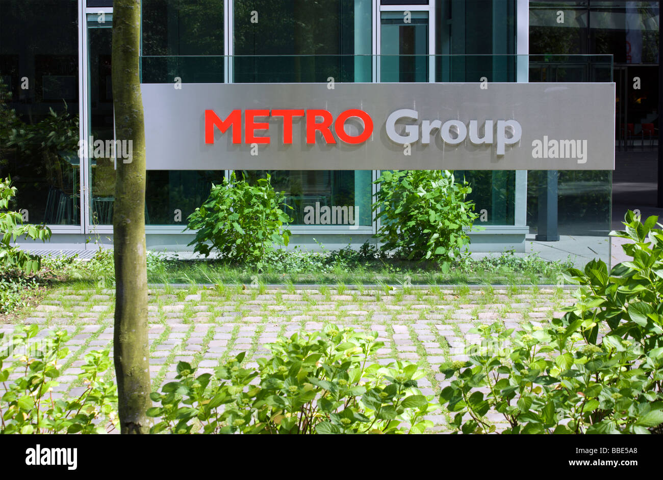 Metro group Banque de photographies et d’images à haute résolution - Alamy