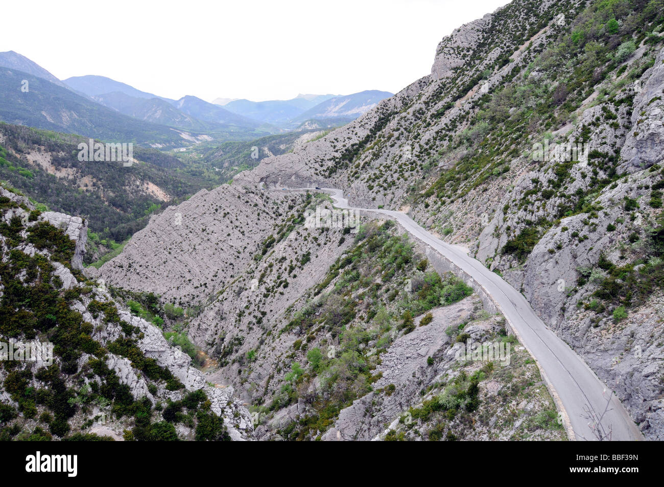 La conduite d'une voiture sur la fameuse "route Napoléon", une route ...