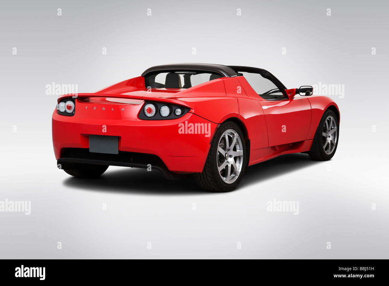 2009 tesla roadster dans rouge Banque de photographies et d’images à ...