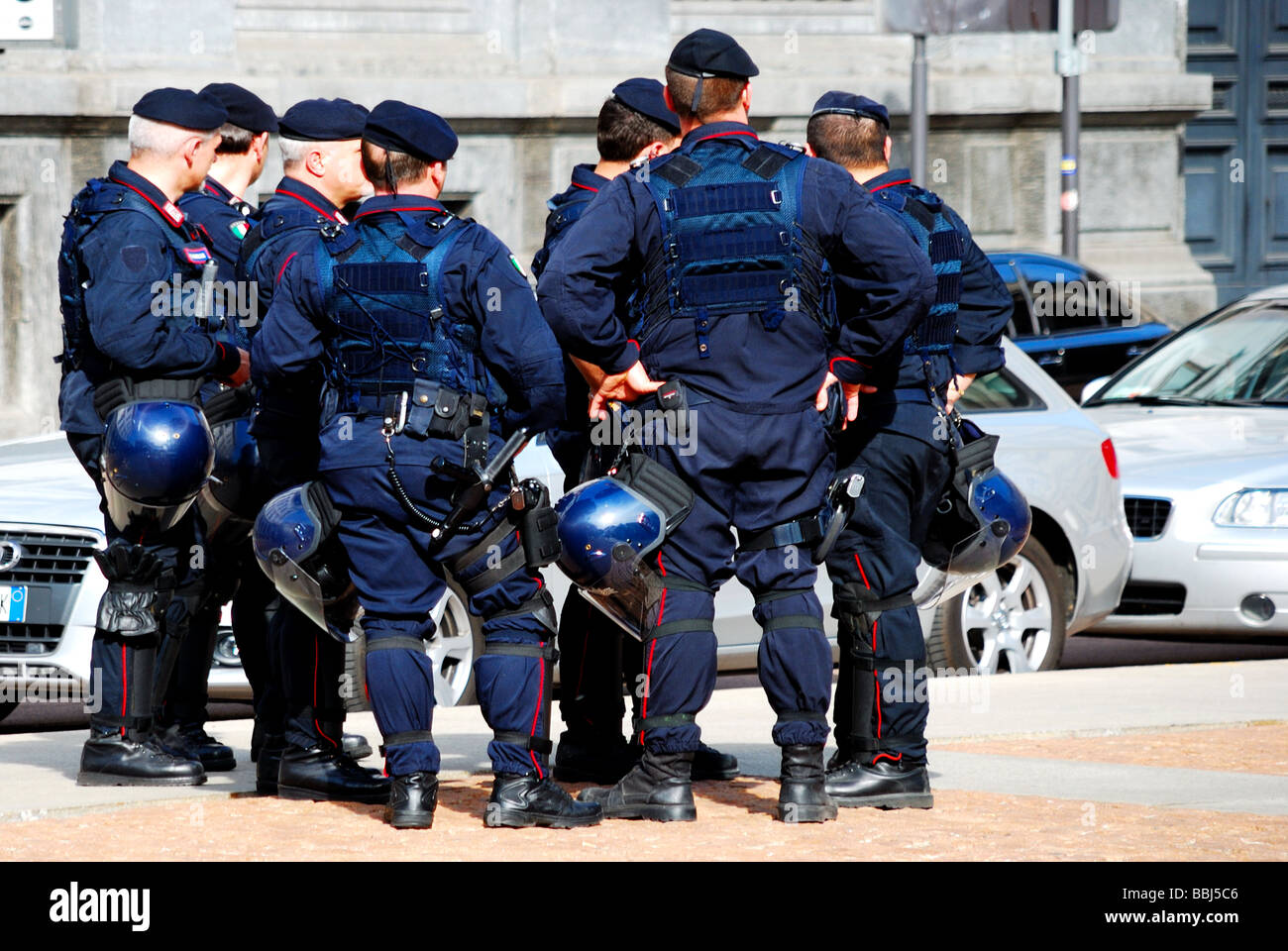 Groupe de carabiniers à Milan Italie Photo Stock - Alamy
