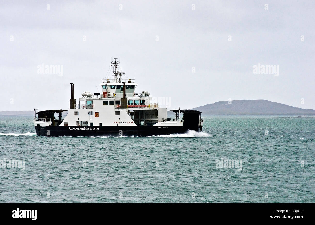 Calmac ferry de berneray à harris Banque de photographies et d’images à ...