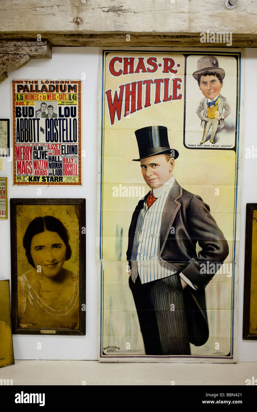 Music hall poster Banque de photographies et d’images à haute ...