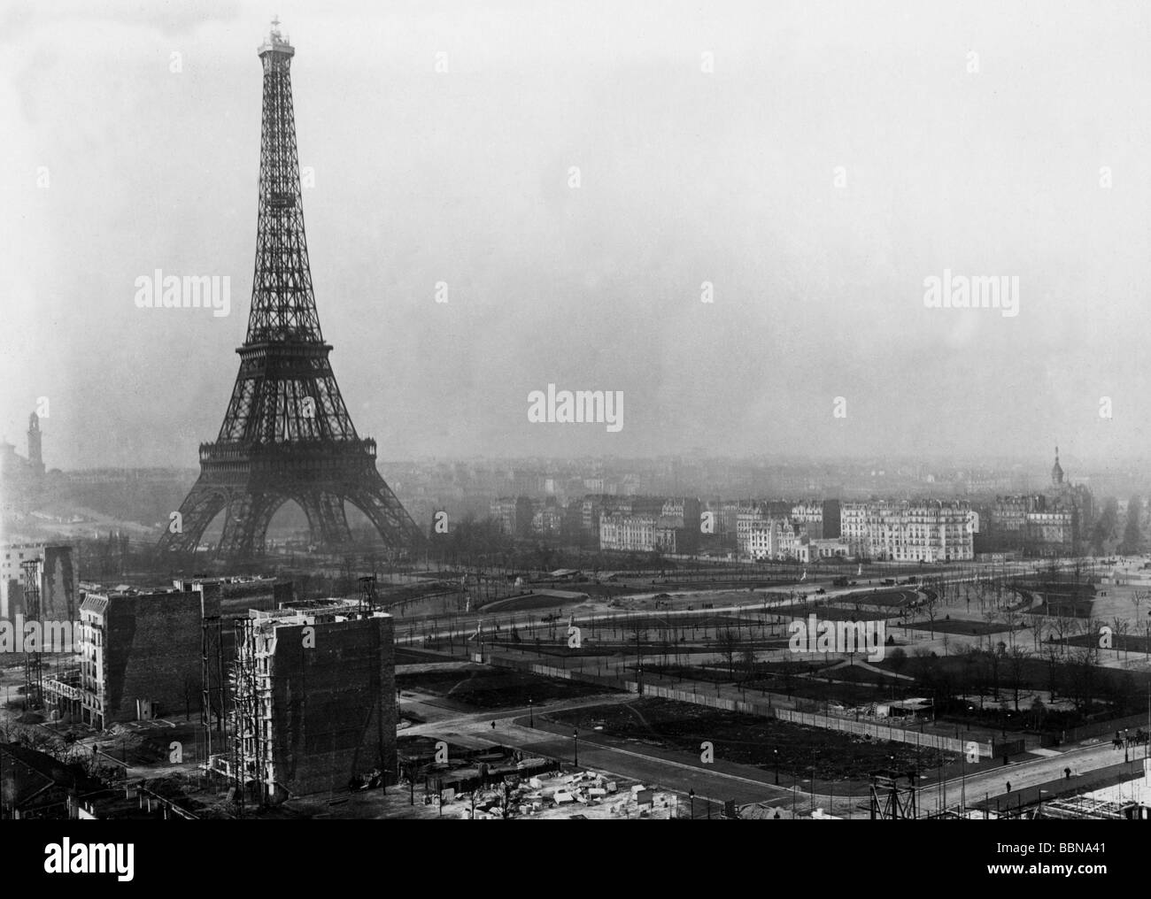 Paris 1930s Banque de photographies et d’images à haute résolution - Alamy
