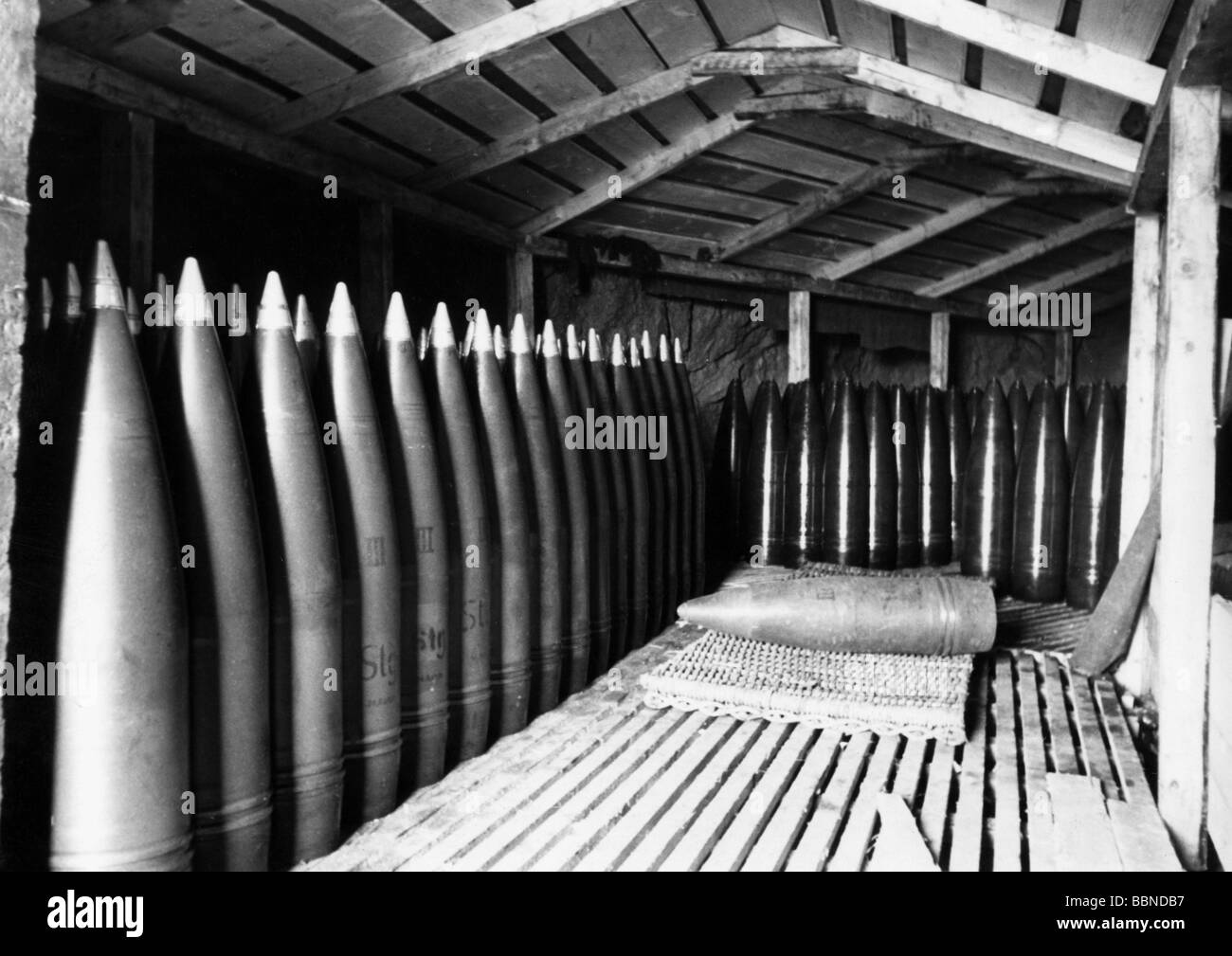 Obus D'artillerie Banque d'image et photos - Alamy