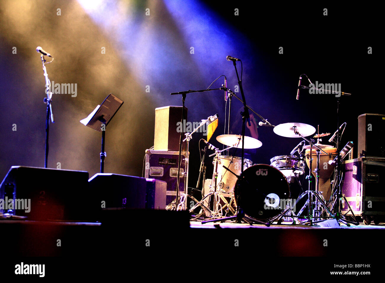 Instrument de concert batterie éclairage lumière scène musicale ...