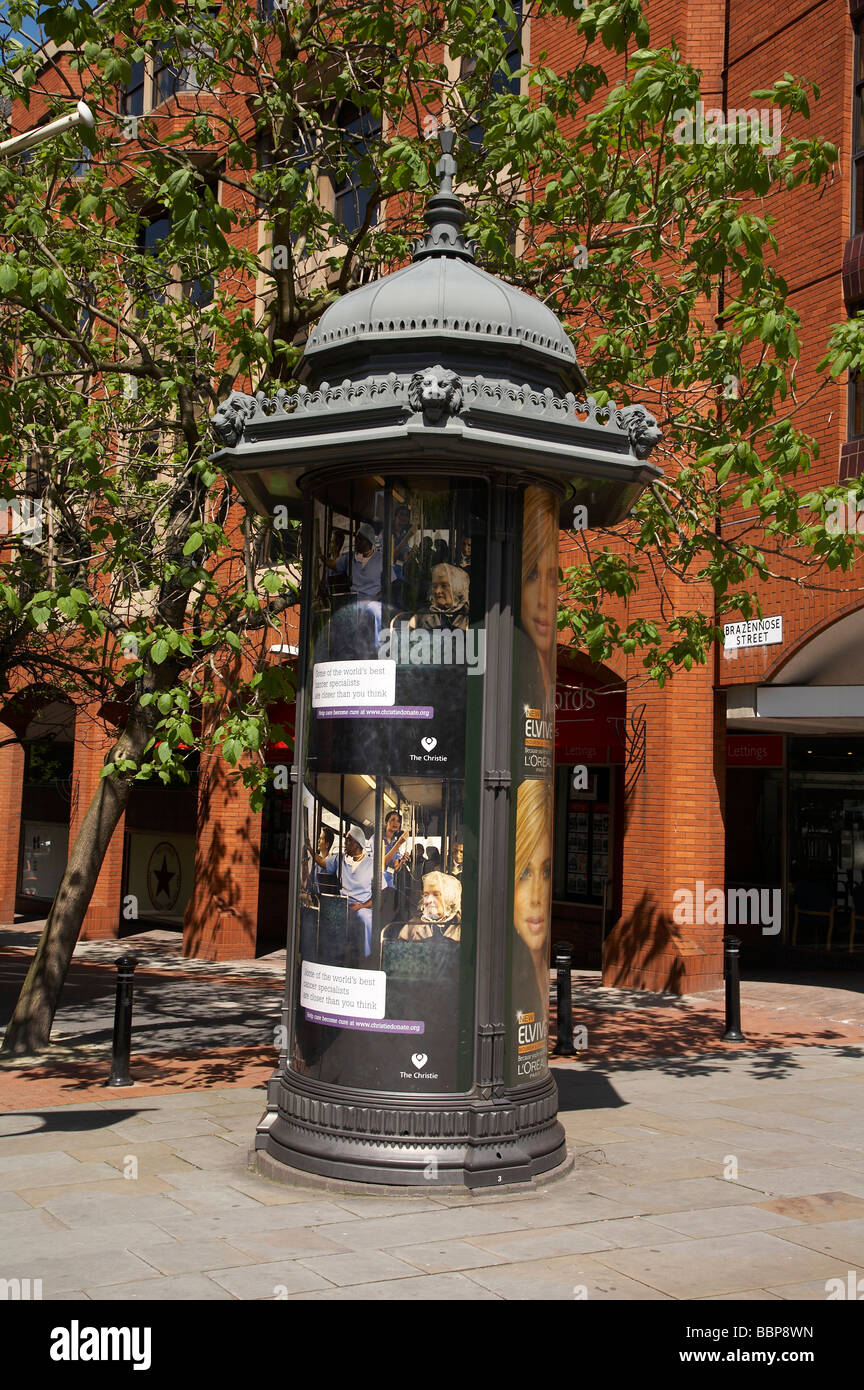 Kiosque publicitaire publicitaire Banque de photographies et d’images à ...