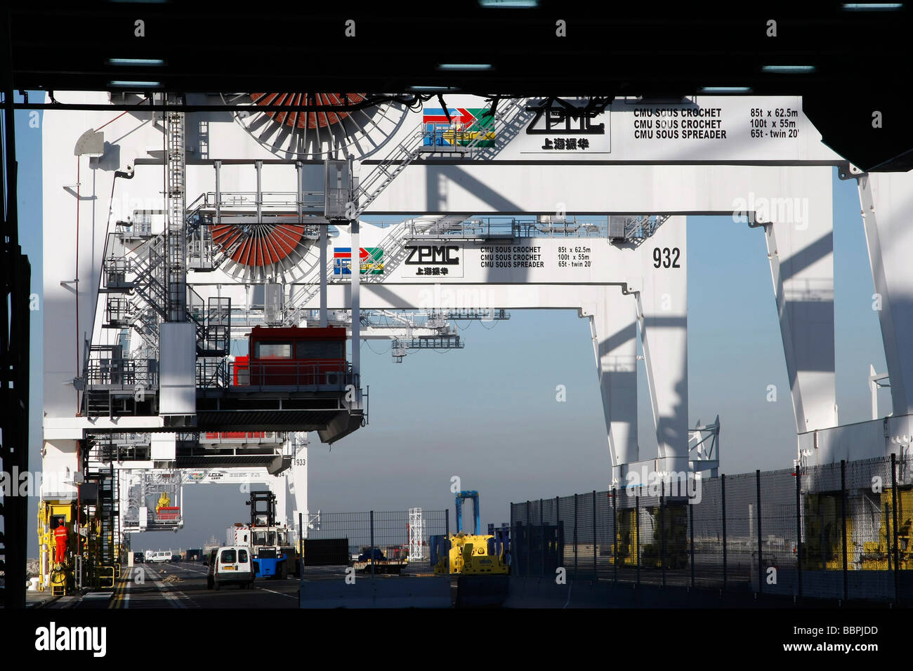 Les portiques de chargement des conteneurs, le TERMINAL DE FRANCE, PORT ...