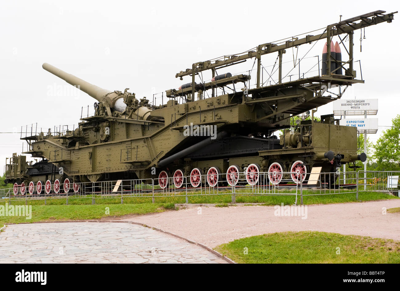 Rail mounted gun Banque de photographies et d’images à haute résolution - Alamy