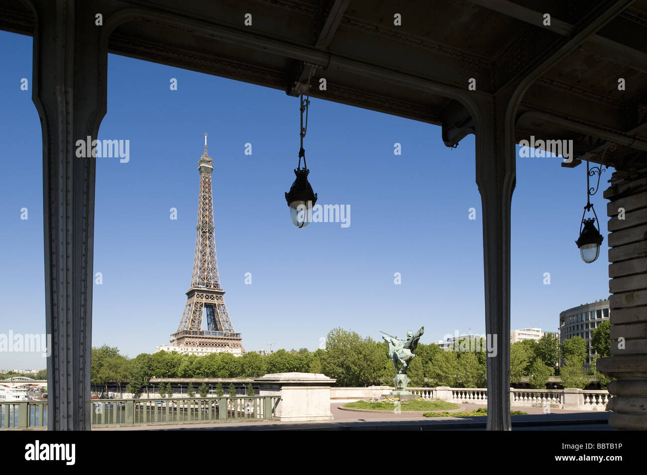 Pont bir hakeim tour eiffel Banque de photographies et d’images à haute résolution - Alamy