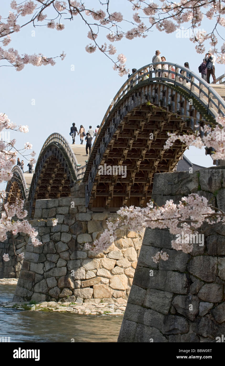 Plus célèbre pont voûté traditionnel classique au Japon est le Kintai ...