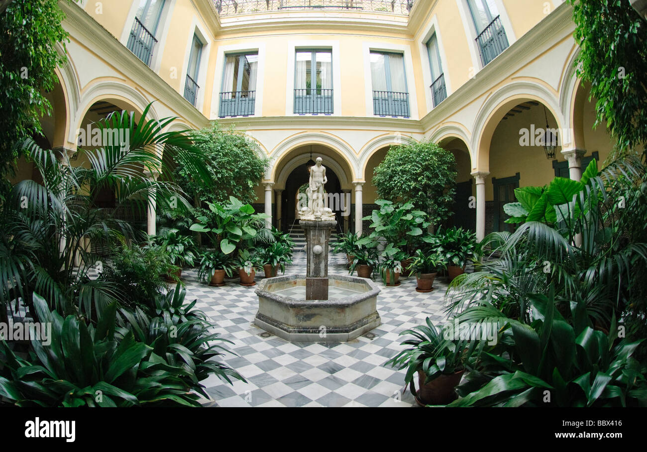 Courtyard house Banque de photographies et d’images à haute résolution ...