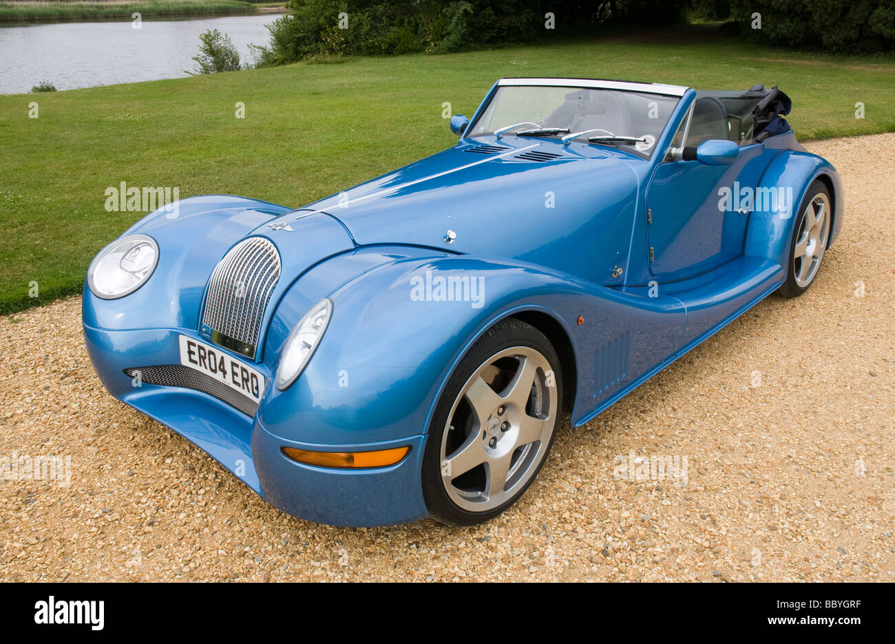 Blue morgan sports car Banque de photographies et d’images à haute ...