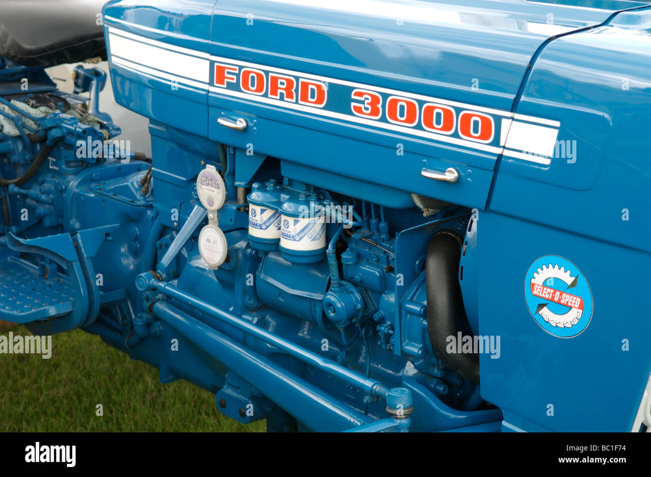 Un tracteur Ford 3000 Photo Stock - Alamy