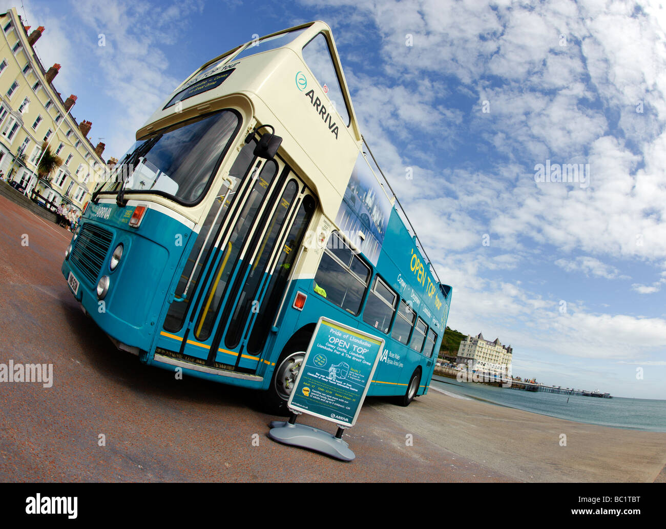 Open air bus Banque de photographies et d’images à haute résolution - Alamy