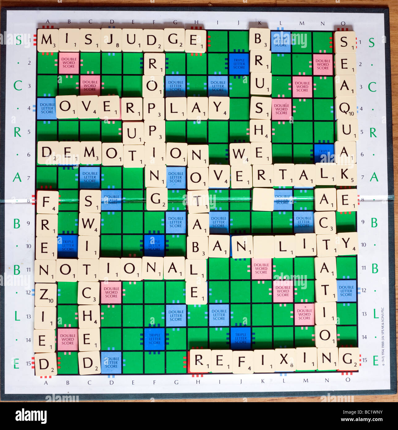 Lettre de scrabble le mot bon Banque de photographies et d’images à ...