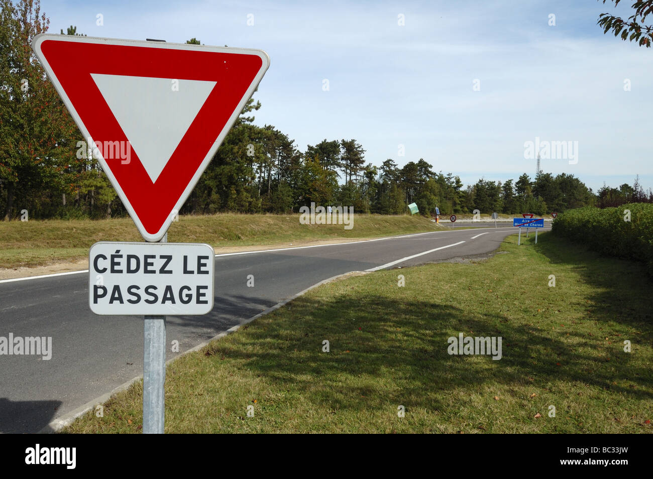 Cedez Le Passage Banque d'image et photos - Alamy