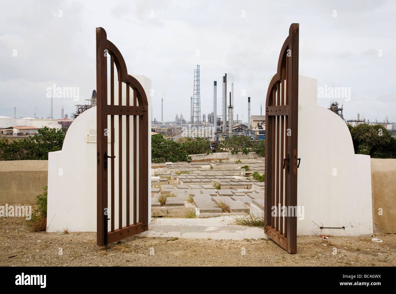 The isla oil refinery Banque de photographies et d’images à haute ...
