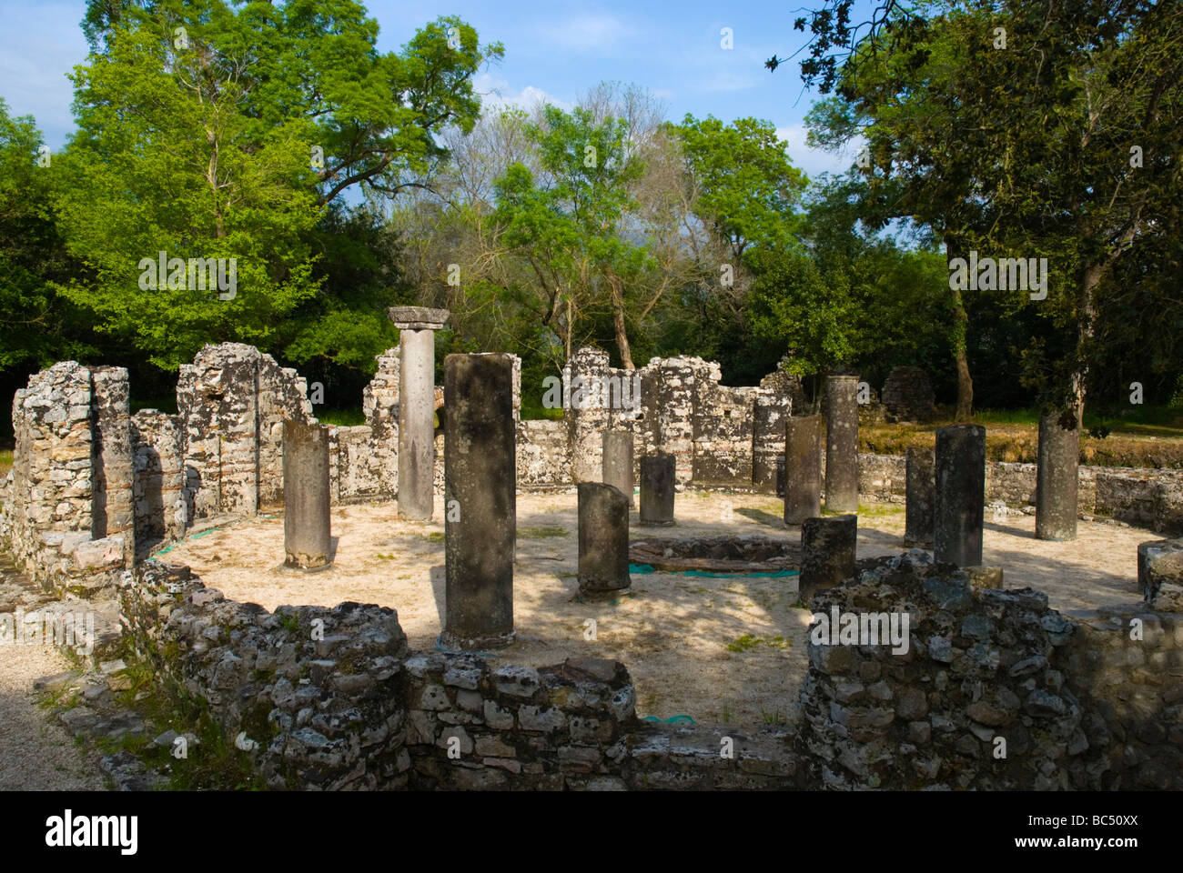 Dessiner des ruines Banque de photographies et d’images à haute ...