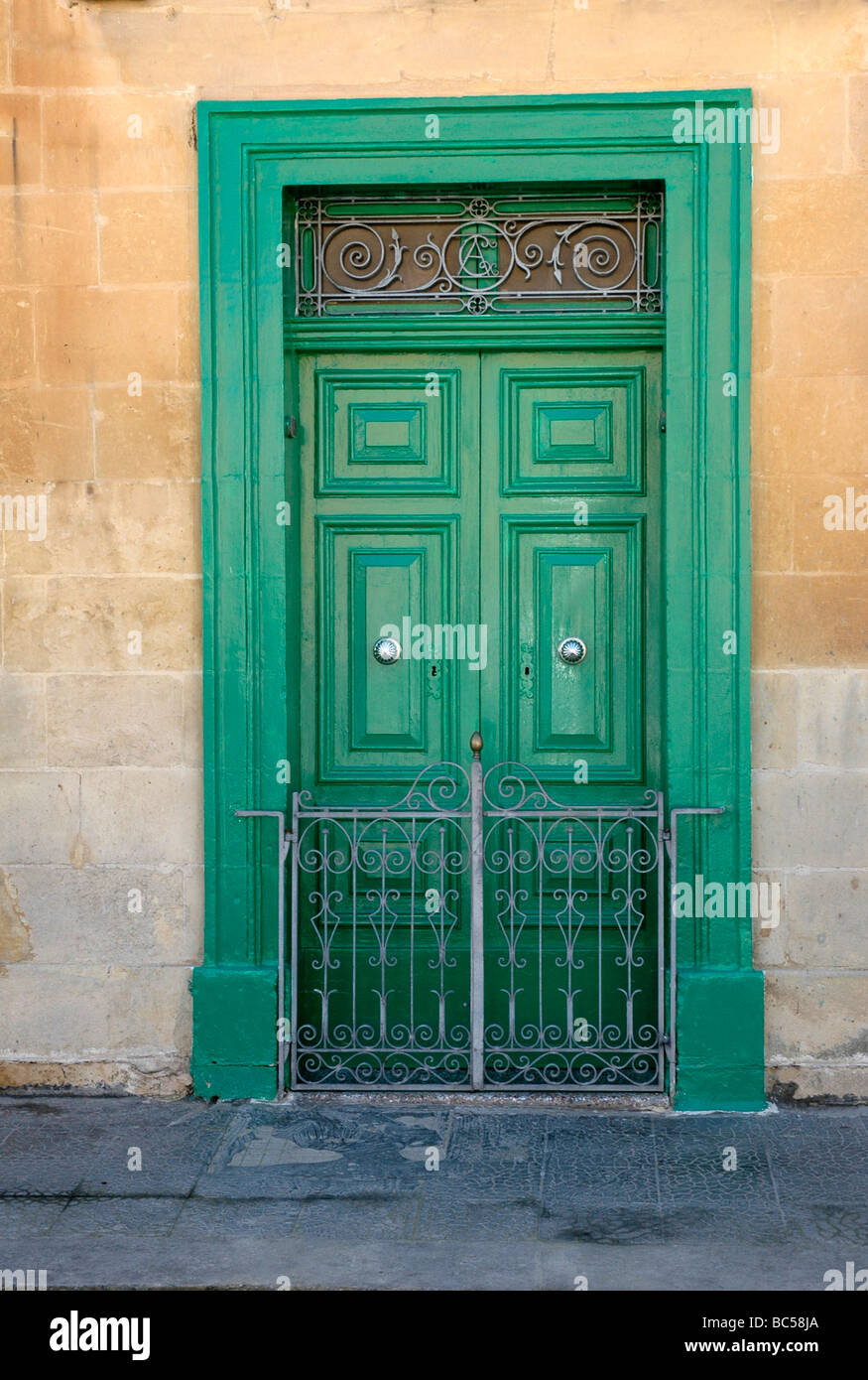 Behind the green door Banque de photographies et d’images à haute ...