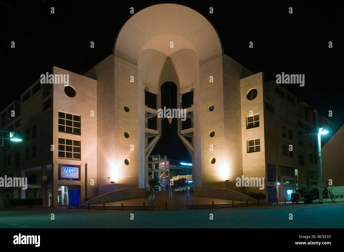 Tel aviv performing arts center Banque de photographies et d’images à ...