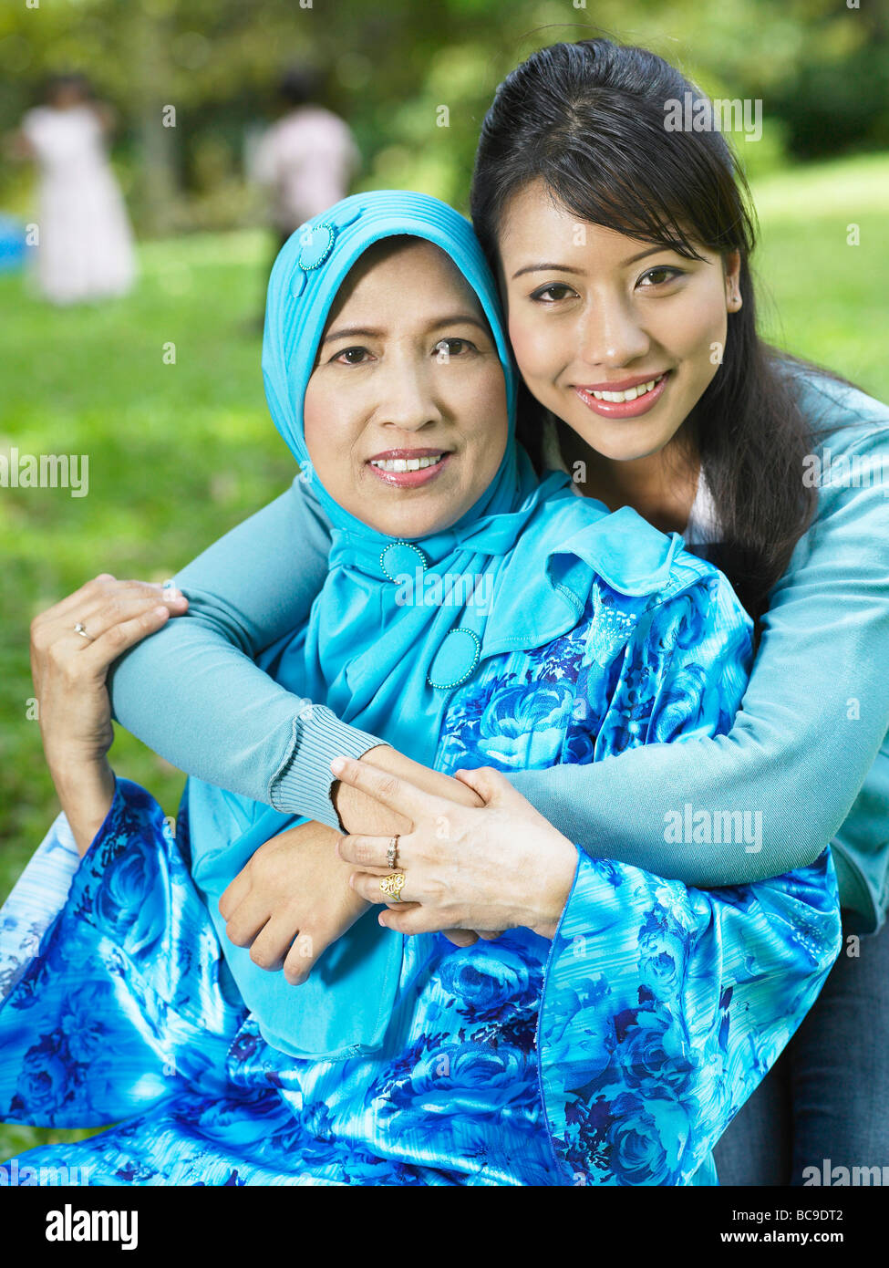 Adult Daughter Hug Women Only Banque De Photographies Et Dimages à
