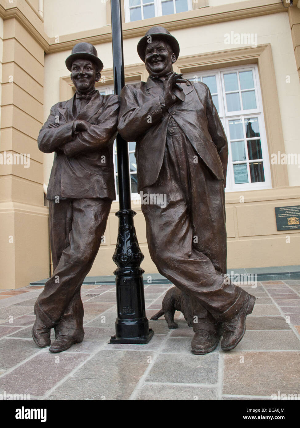 Statue of stan laurel and oliver hardy Banque de photographies et d ...