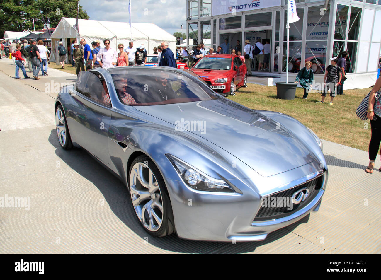 Infiniti concept car Banque de photographies et d’images à haute ...