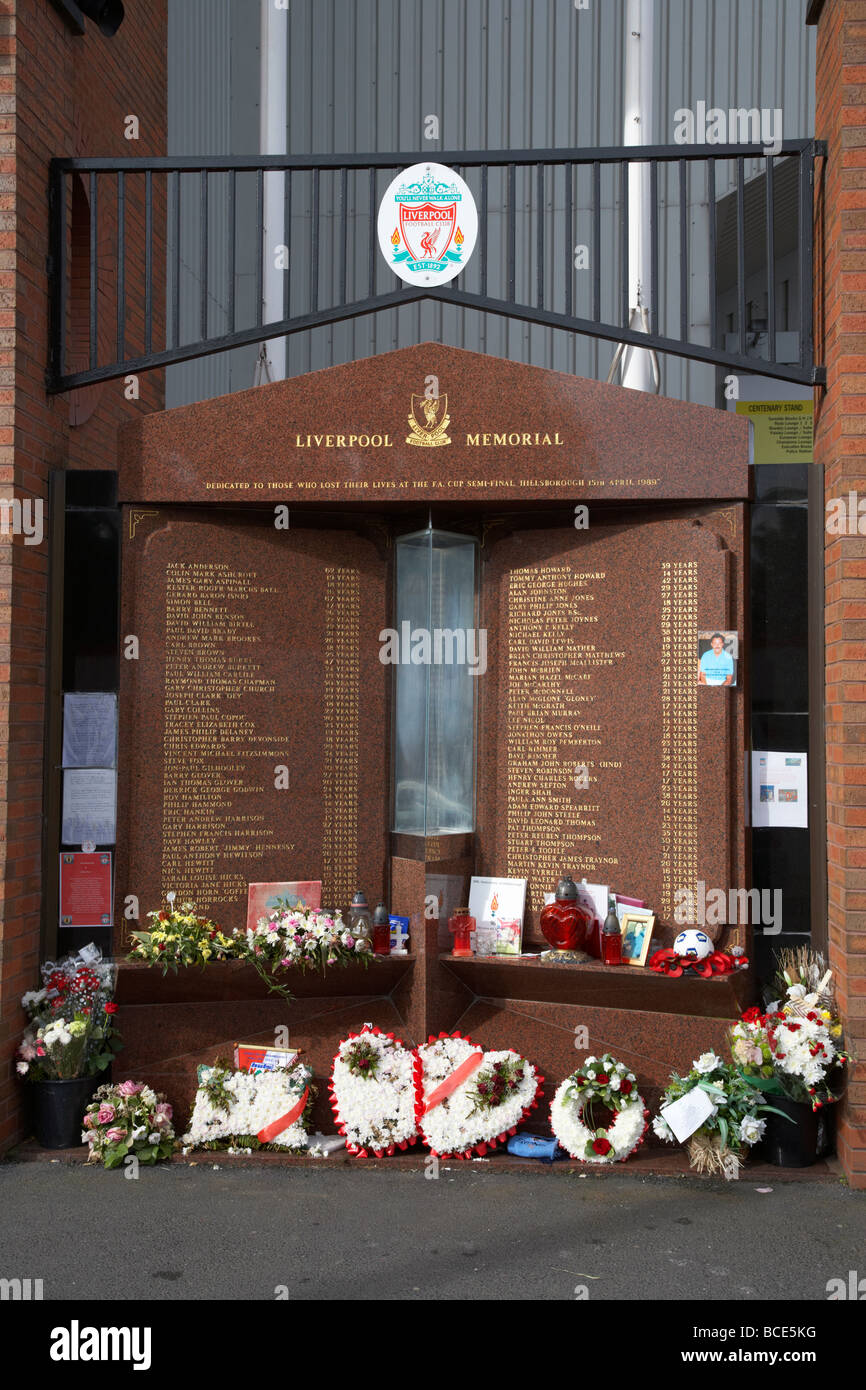 le mémorial de liverpool aux fans qui sont morts au stade de football ...