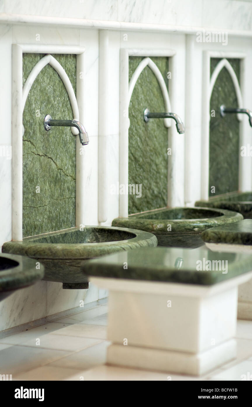 Zone d'ablution de la mosquée Sheikh Zayed, Abu Dhabi Photo Stock - Alamy