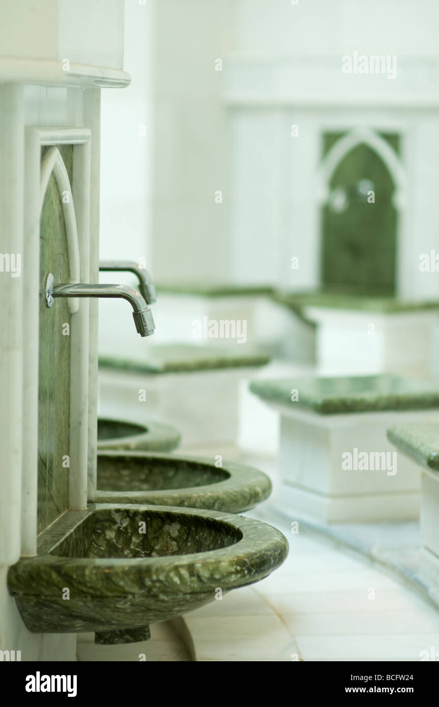 Zone d'ablution de la mosquée Sheikh Zayed, Abu Dhabi Photo Stock - Alamy