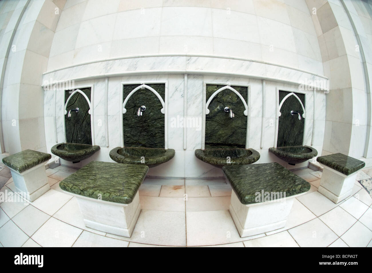 Zone d'ablution de la mosquée Sheikh Zayed, Abu Dhabi Photo Stock - Alamy