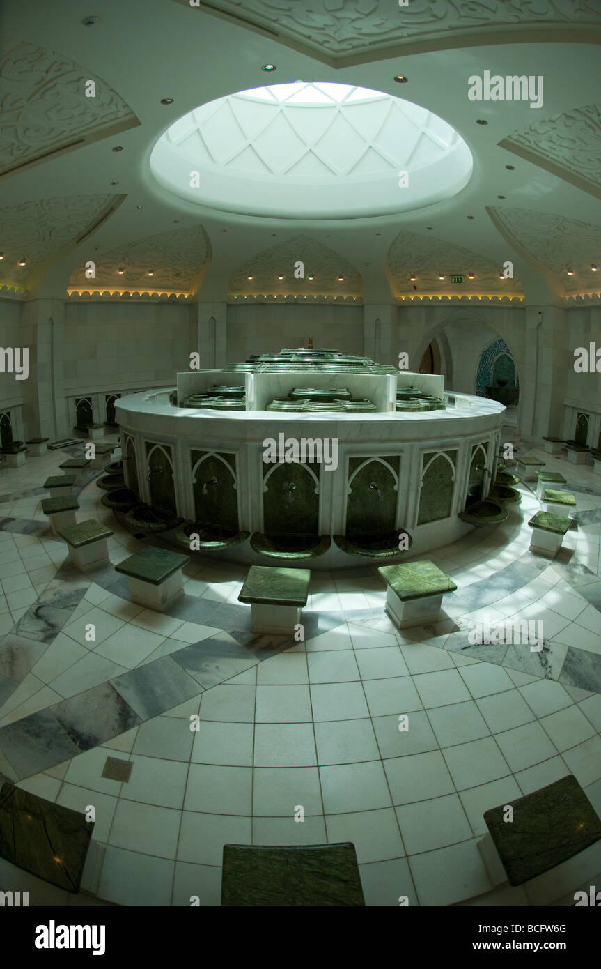 Zone d'ablution de la mosquée Sheikh Zayed, Abu Dhabi Photo Stock - Alamy