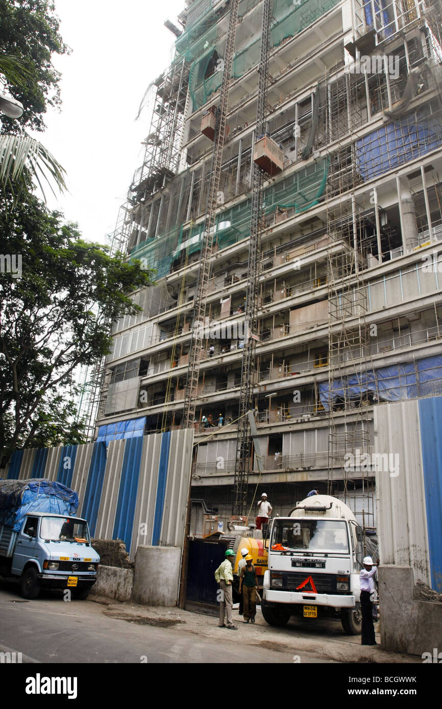 Construction d'Antilla, l'homme d'affaires indien Mukesh Ambani, bâtiment de 27 étages à Mumbai ...