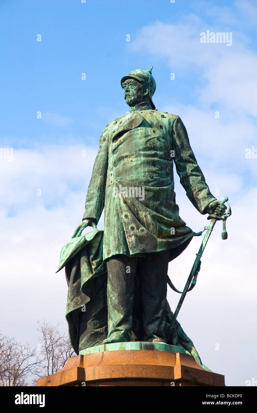 Statue en bronze otto von bismarck Banque de photographies et d’images ...