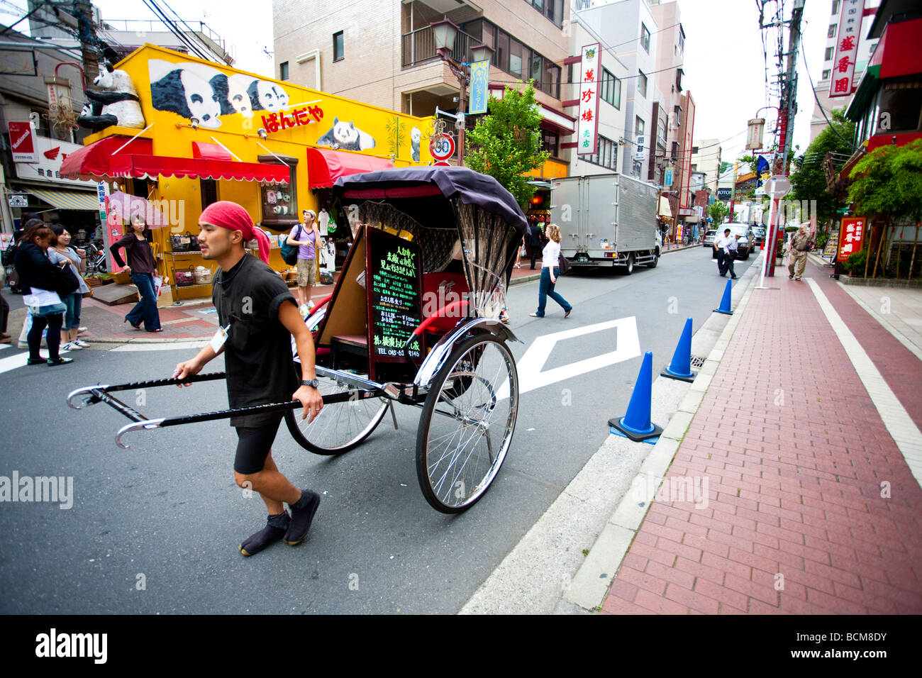 Chariot de pousse pousse japon Banque de photographies et d’images à ...