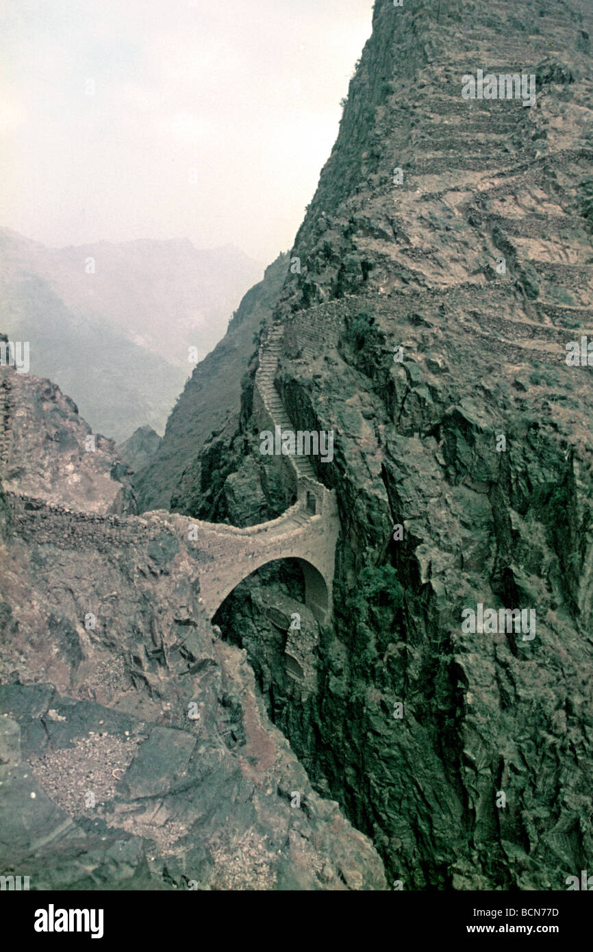 Yemen shahara bridge Banque de photographies et d’images à haute ...