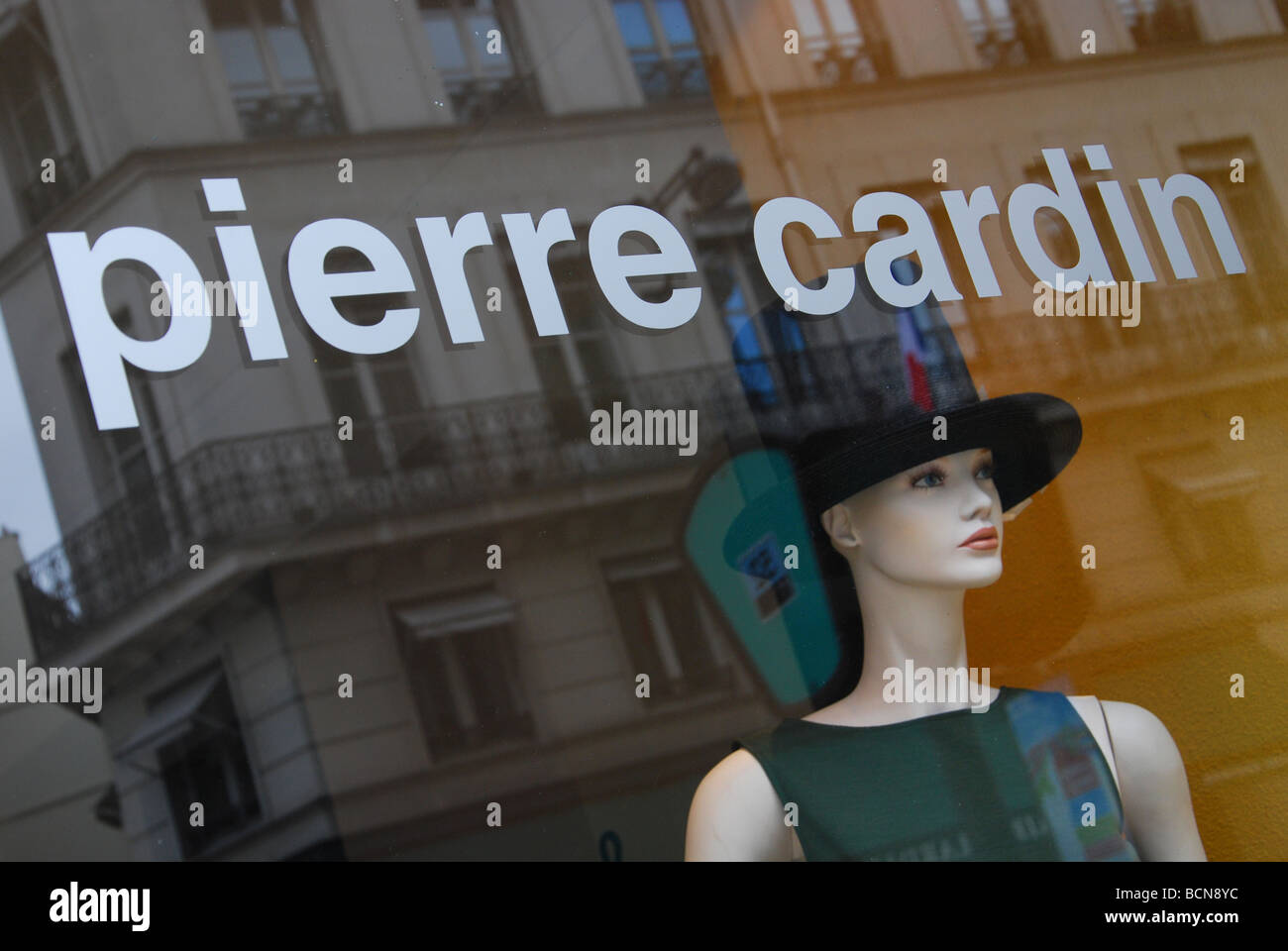 Logo pierre cardin Banque de photographies et d’images à haute ...