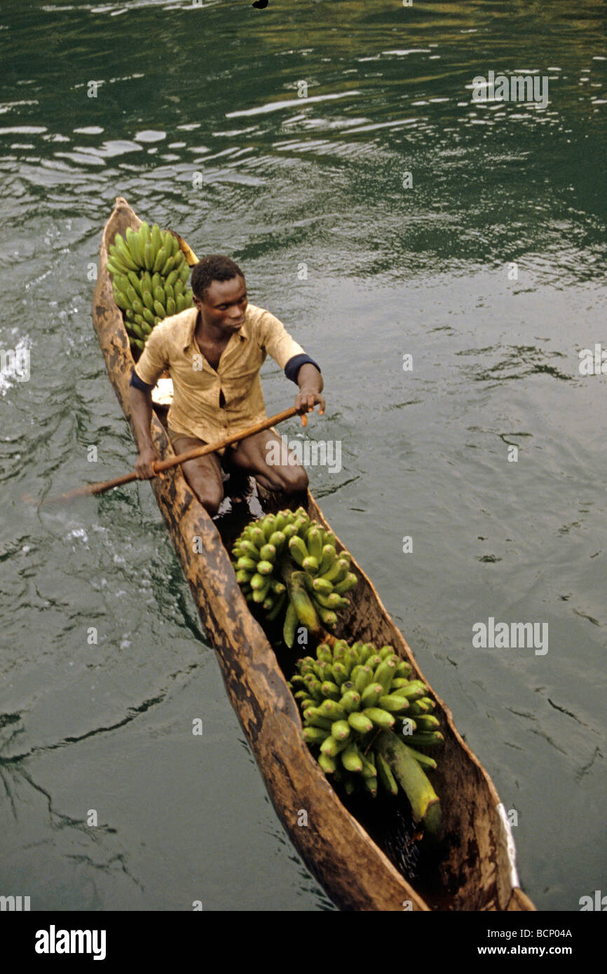 Pygmees du congo Banque de photographies et d’images à haute résolution ...
