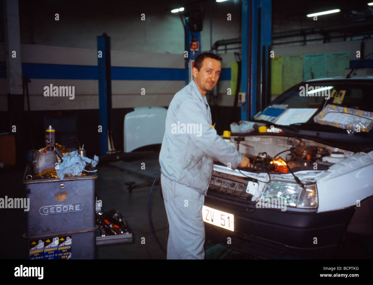 Renault garage Banque de photographies et d’images à haute résolution ...