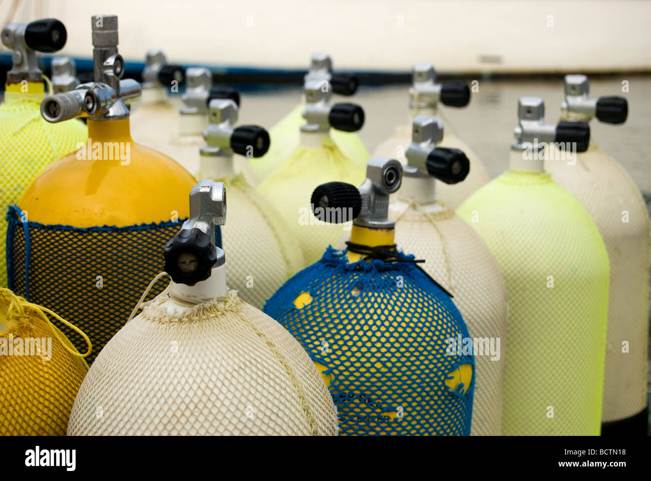 Oxygen tanks Banque de photographies et d’images à haute résolution - Alamy