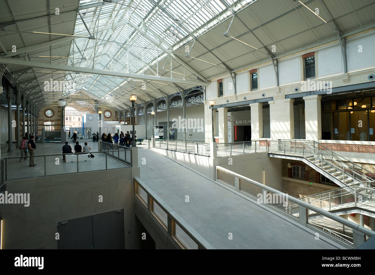 Paris Museum für Moderne Kunst Centquatre Le 104 Musée d'Art Moderne de ...