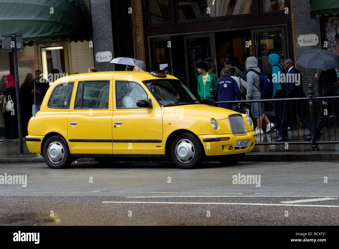 Harrods cab Banque de photographies et d’images à haute résolution - Alamy