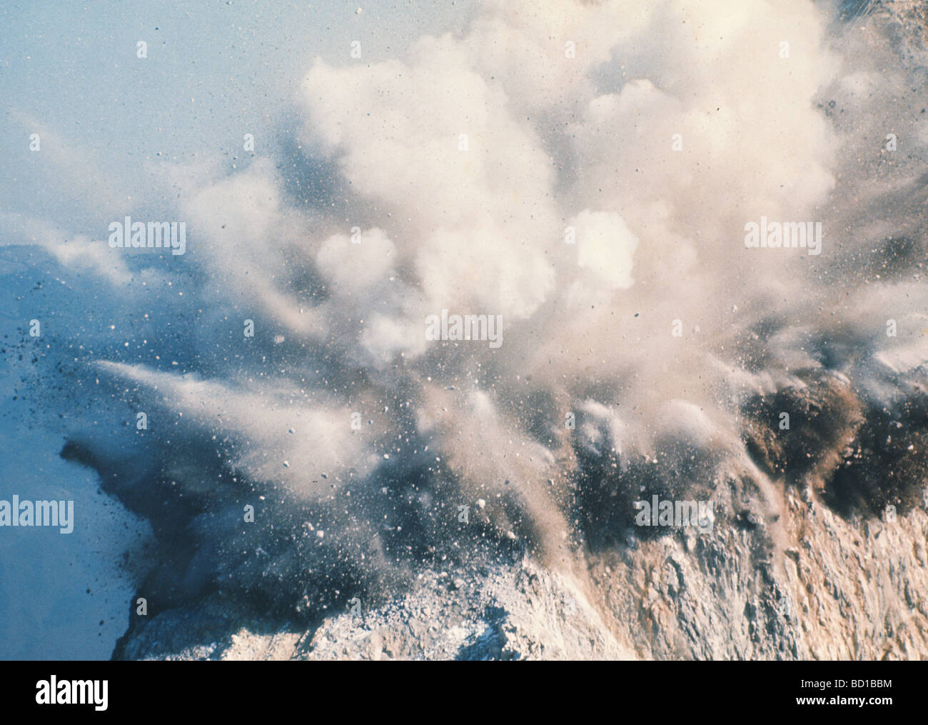 Explosion de dynamite Banque de photographies et d’images à haute ...