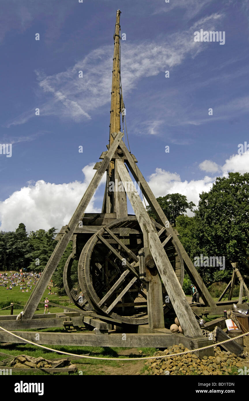 Le Château de Warwick est l'un des plus grands du monde Trebuchet ...