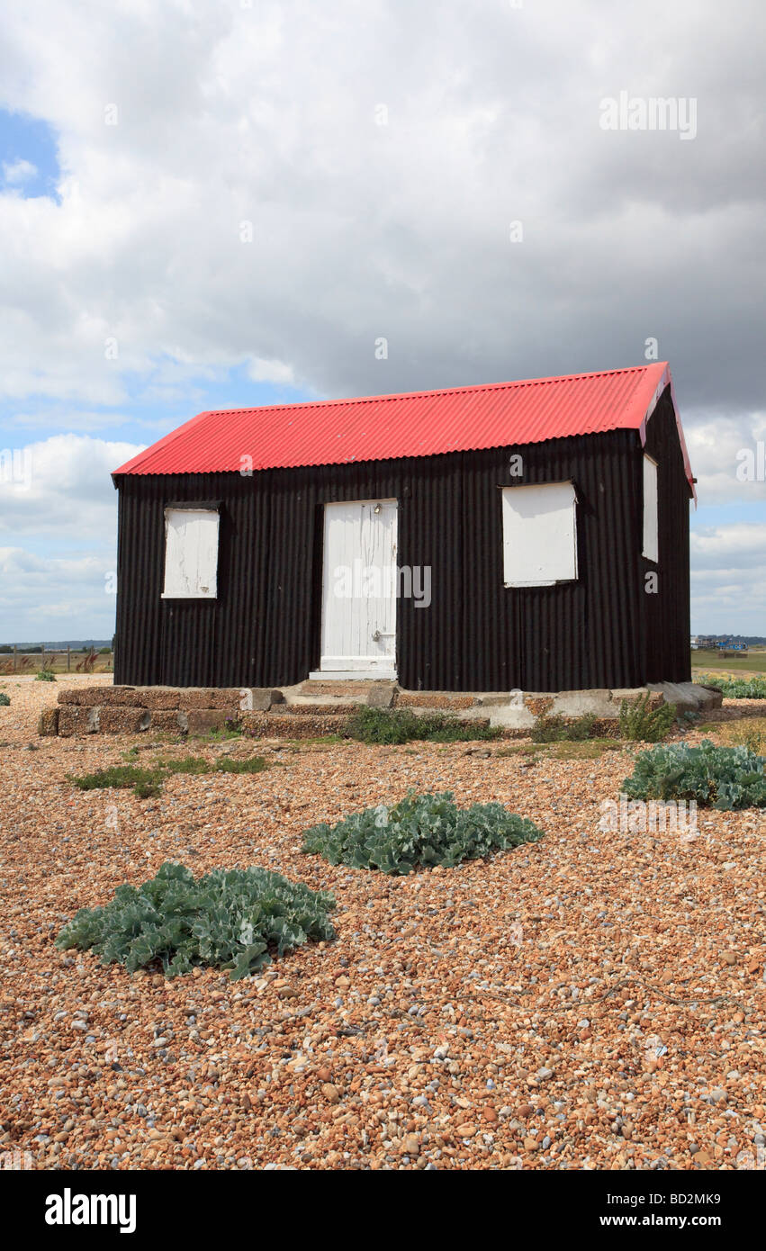 Cabane noire toit rouge Banque de photographies et d’images à haute résolution - Alamy
