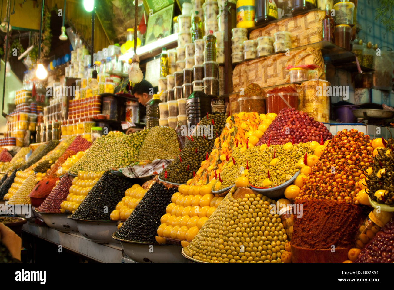 Olives stand au marché ou le souk Medina Meknes Maroc Photo Stock - Alamy