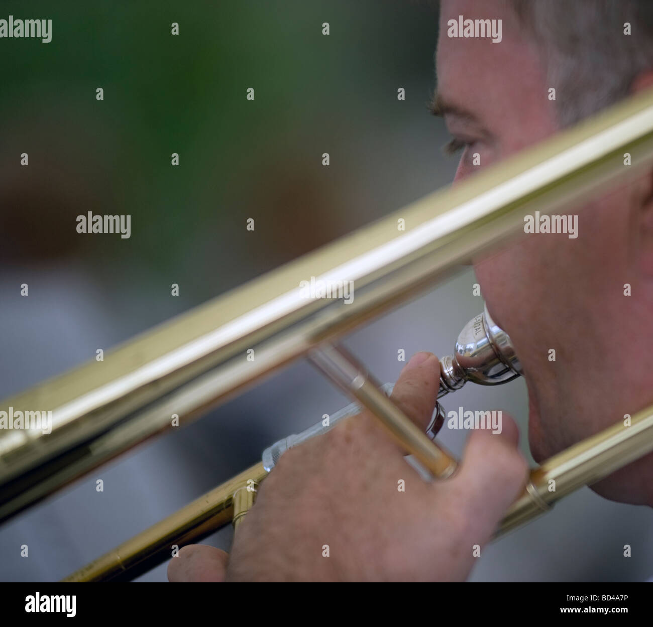 Musicien jouant du trombone Banque de photographies et d’images à haute ...