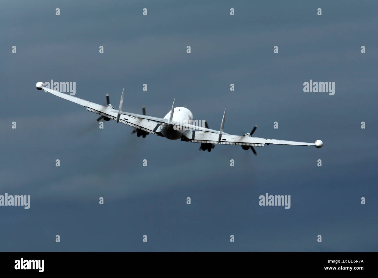Lockheed Super Constellation C 121C Connie vu de l'arrière après le ...